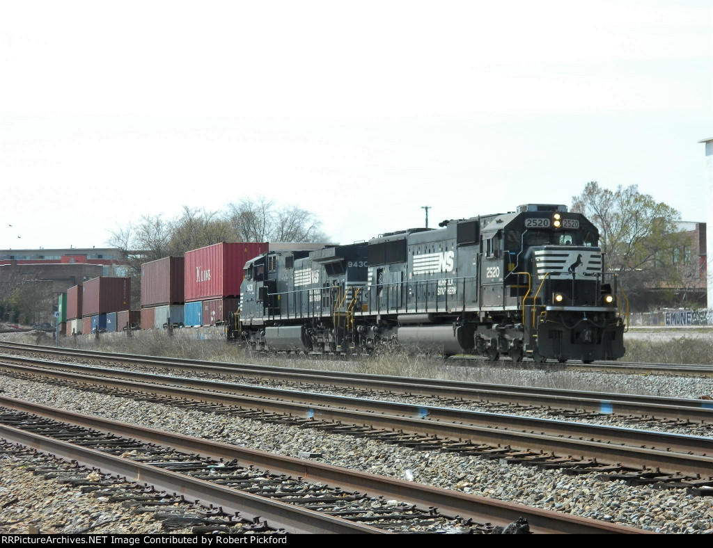 NS 2520 (SD70) 9430 (C40-9W)